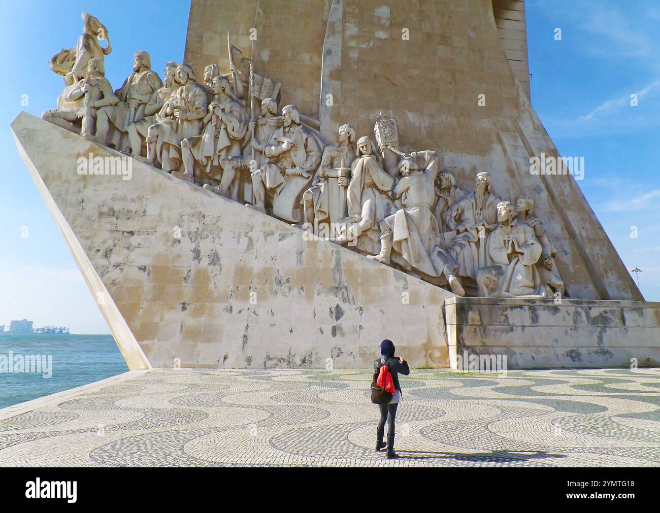 Shooting figures hi-res stock photography and images - Alamy