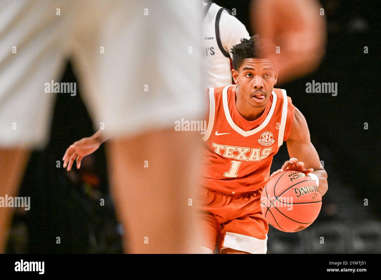 Brooklyn, New York, USA. 22nd Nov, 2024. JULIAN LARRY 1 G OF THE TEXAS ...