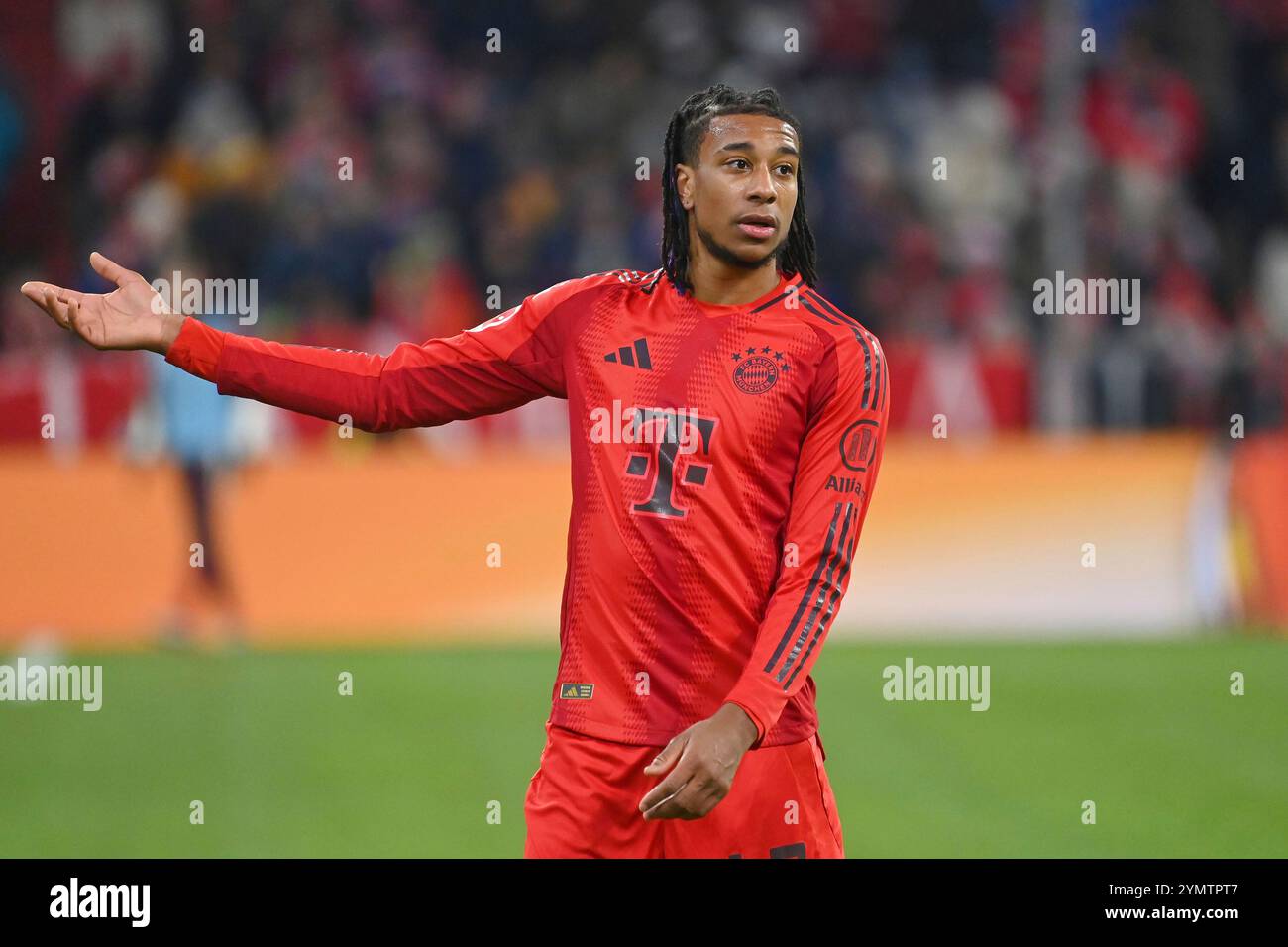 Michael OLISE (FC Bayern Munich), gesture, gives instructions, action ...