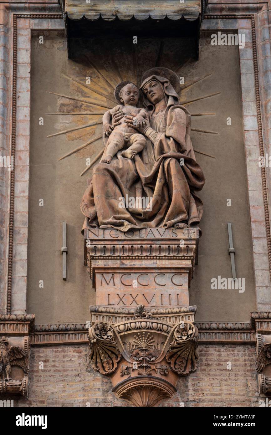 Jesus on facade house hi-res stock photography and images - Alamy