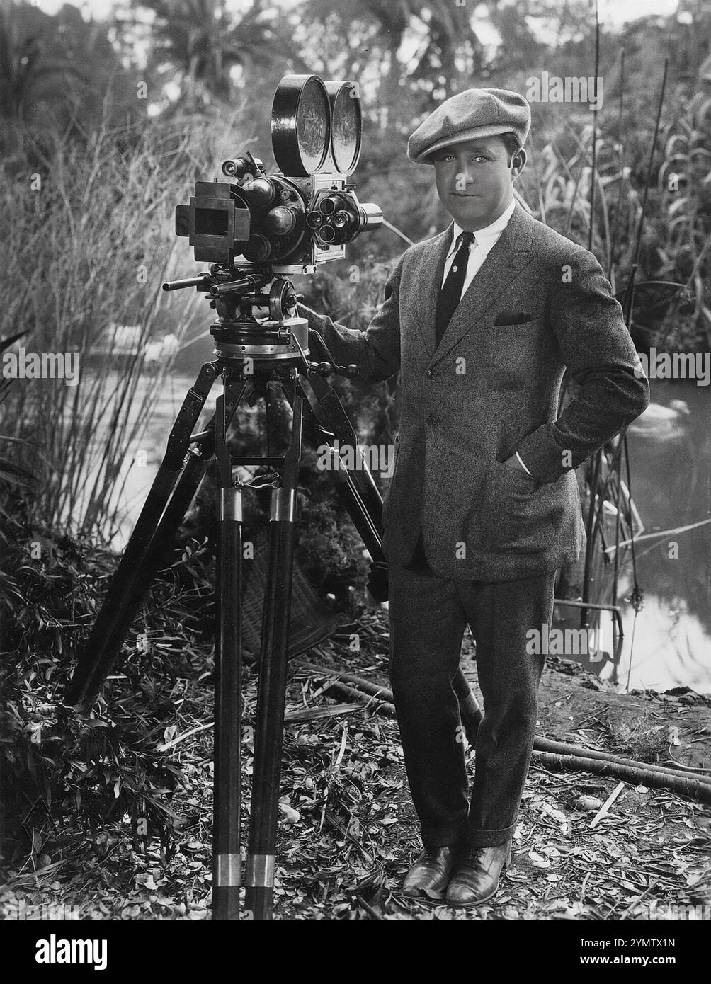 Cameraman Arthur Edeson with antique film camera - Photo from The Lost ...