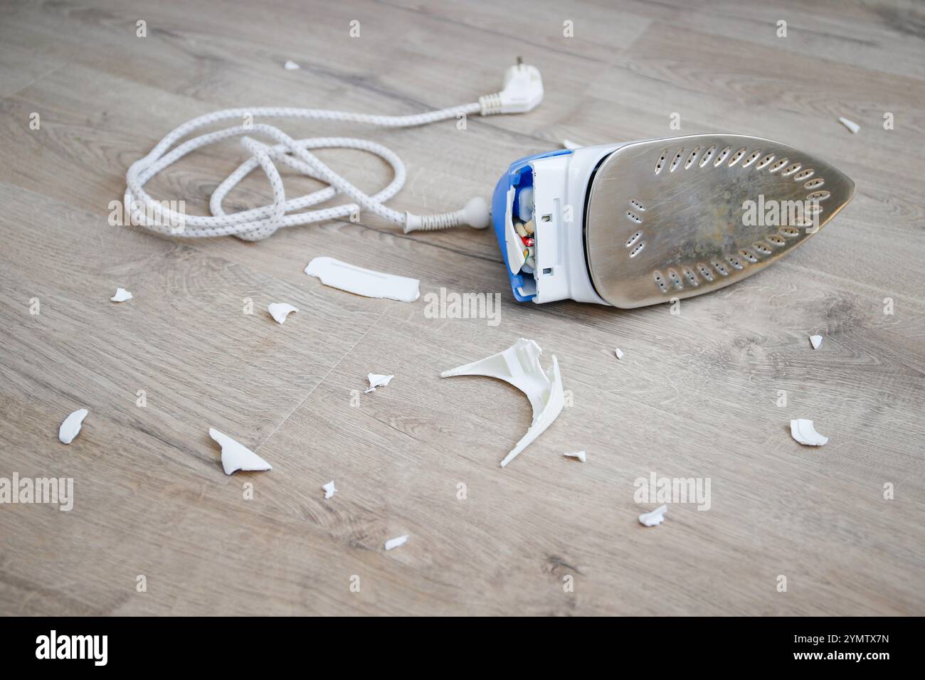 The iron fell to the floor and broke. Breakdown of household appliances ...