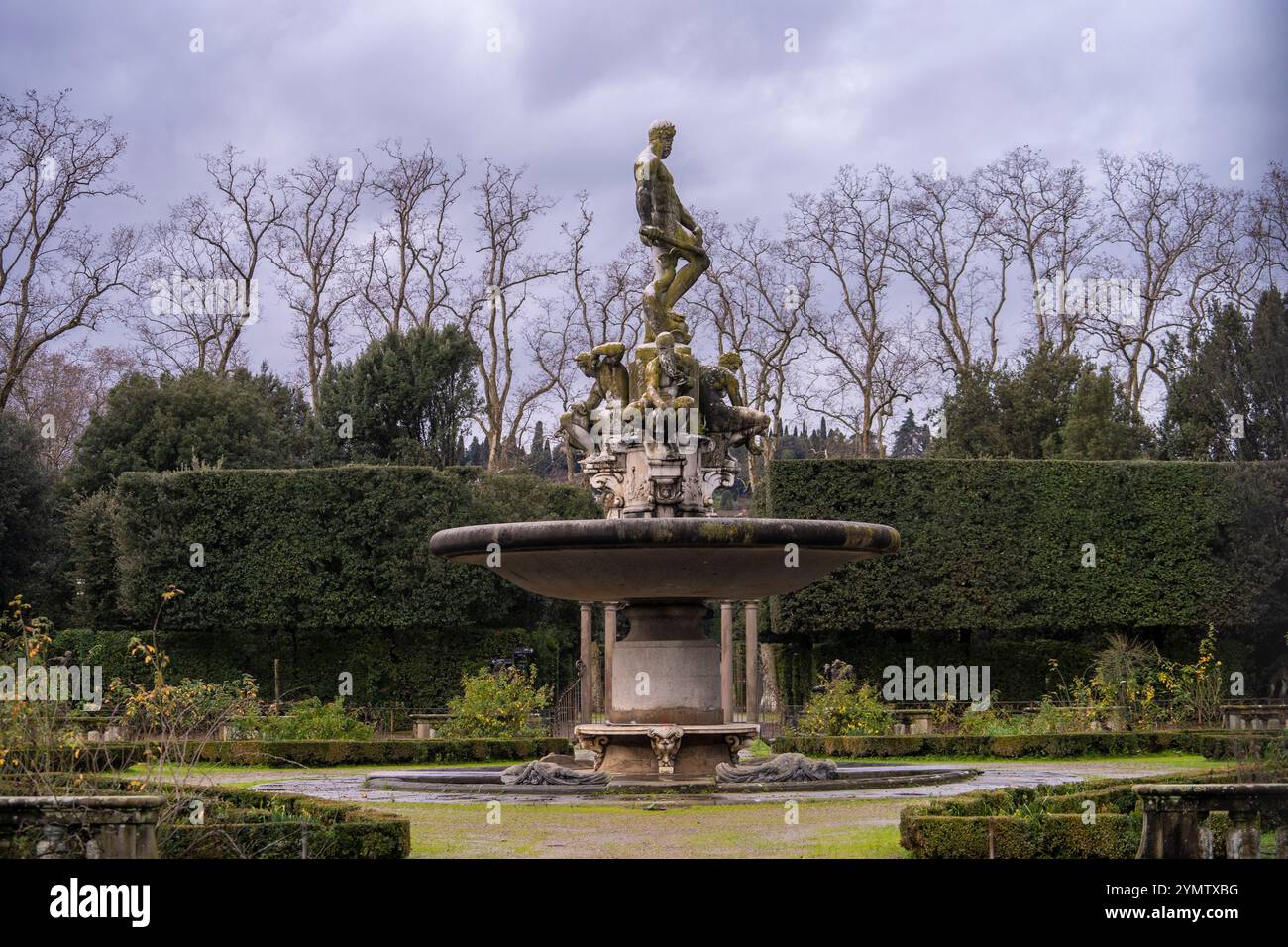 Ocean god sculpture in Fountain of the Ocean in Island Fountain (Vasca ...