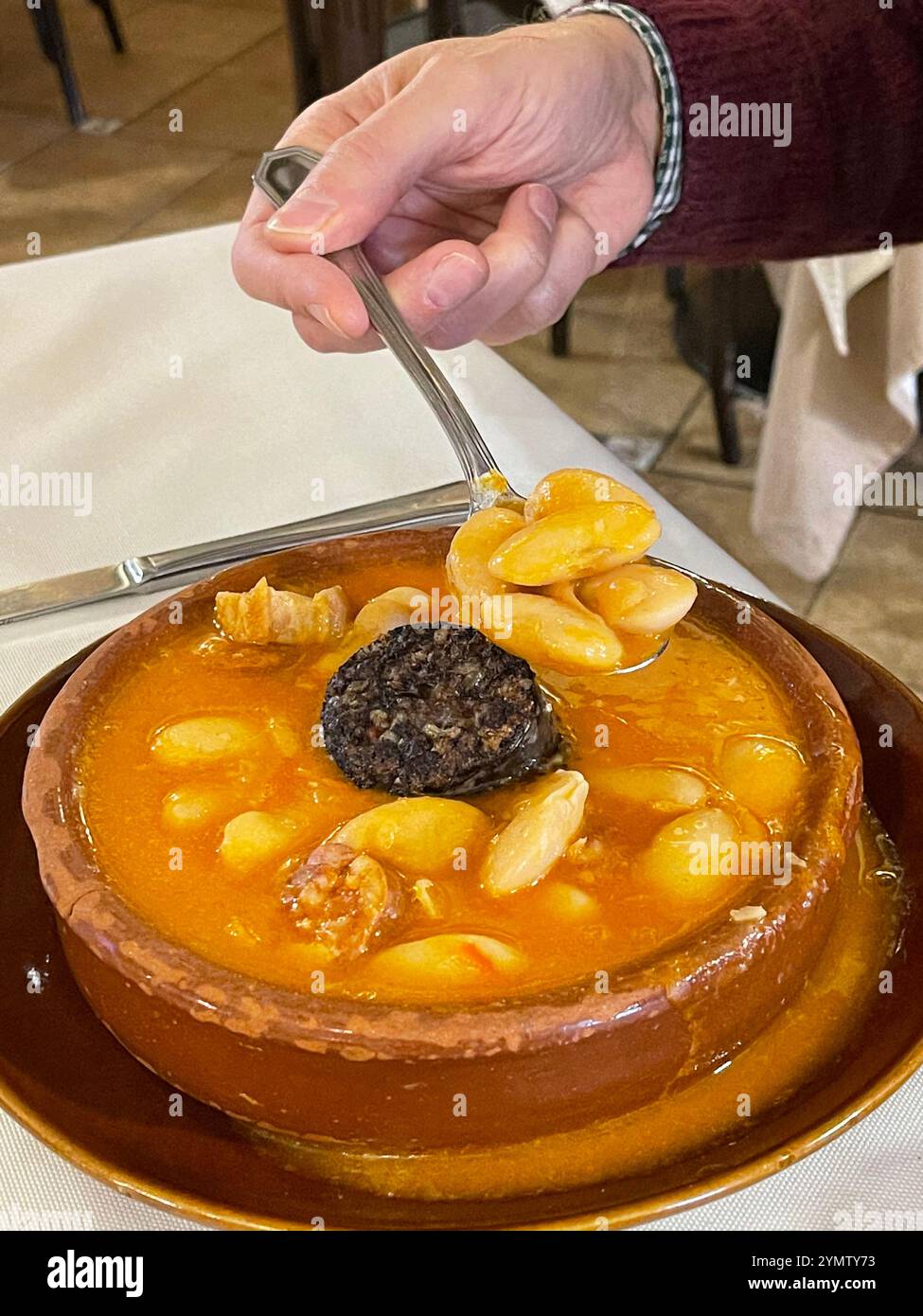 Comiendo mano hi-res stock photography and images - Alamy