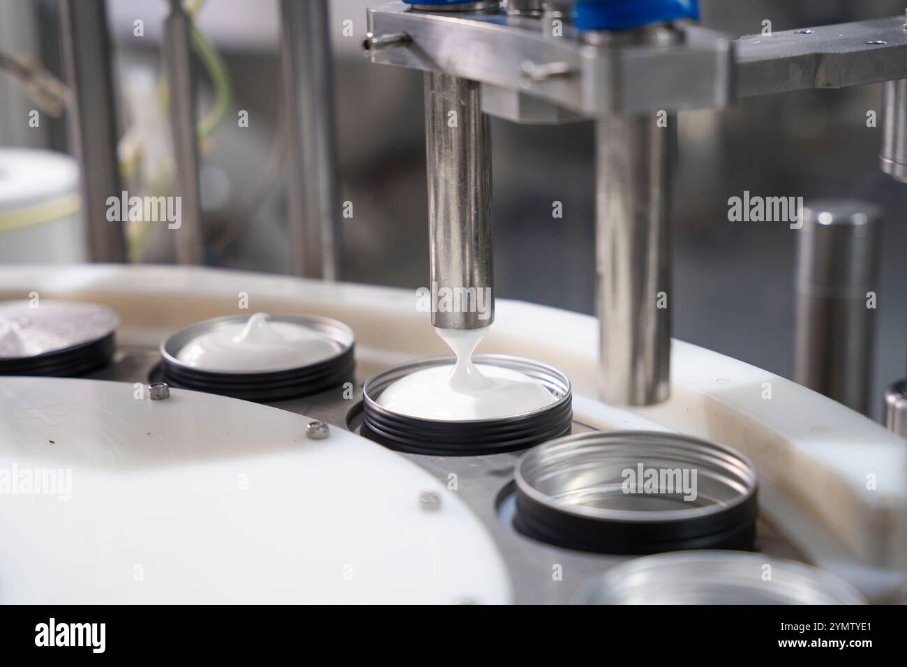 Pharmaceutical manufacturing process hi-res stock photography and ...