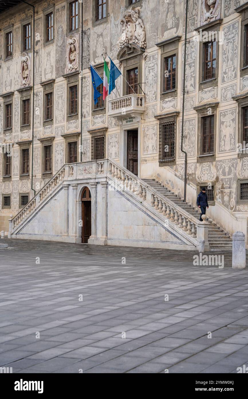 View of Knights Square (Piazza dei Cavalieri) and Statue of Cosimo de ...