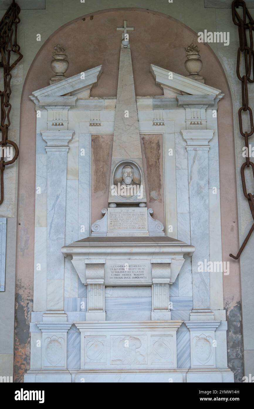 Beautiful details on marble sculptures, statues and tombs in The ...