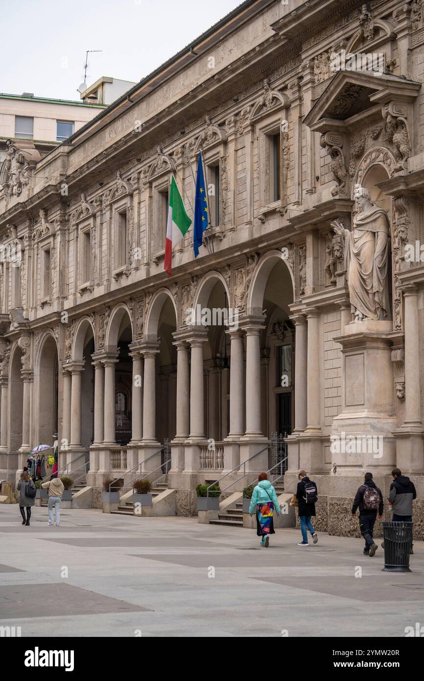 16th-century Giureconsulti Palace, in piazza Mercanti (Merchants Square ...