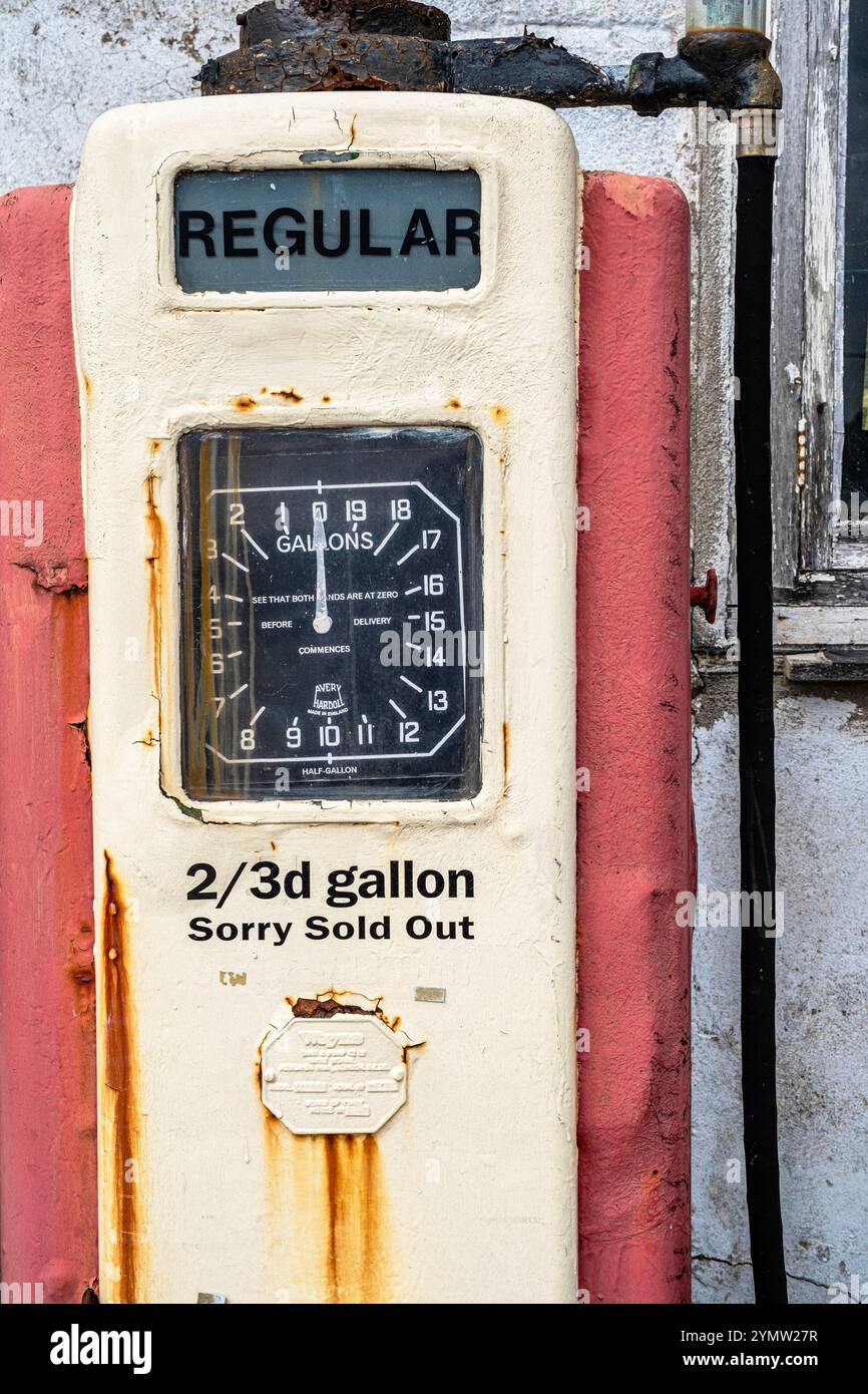 Old gas pump st hi-res stock photography and images - Alamy