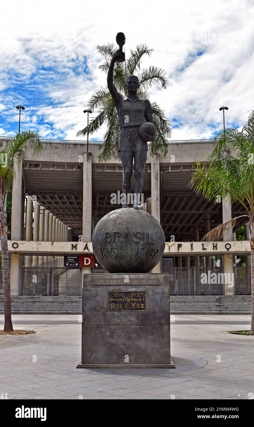 RIO DE JANEIRO, BRAZIL - November 17, 2024: Bellini statue in front of ...