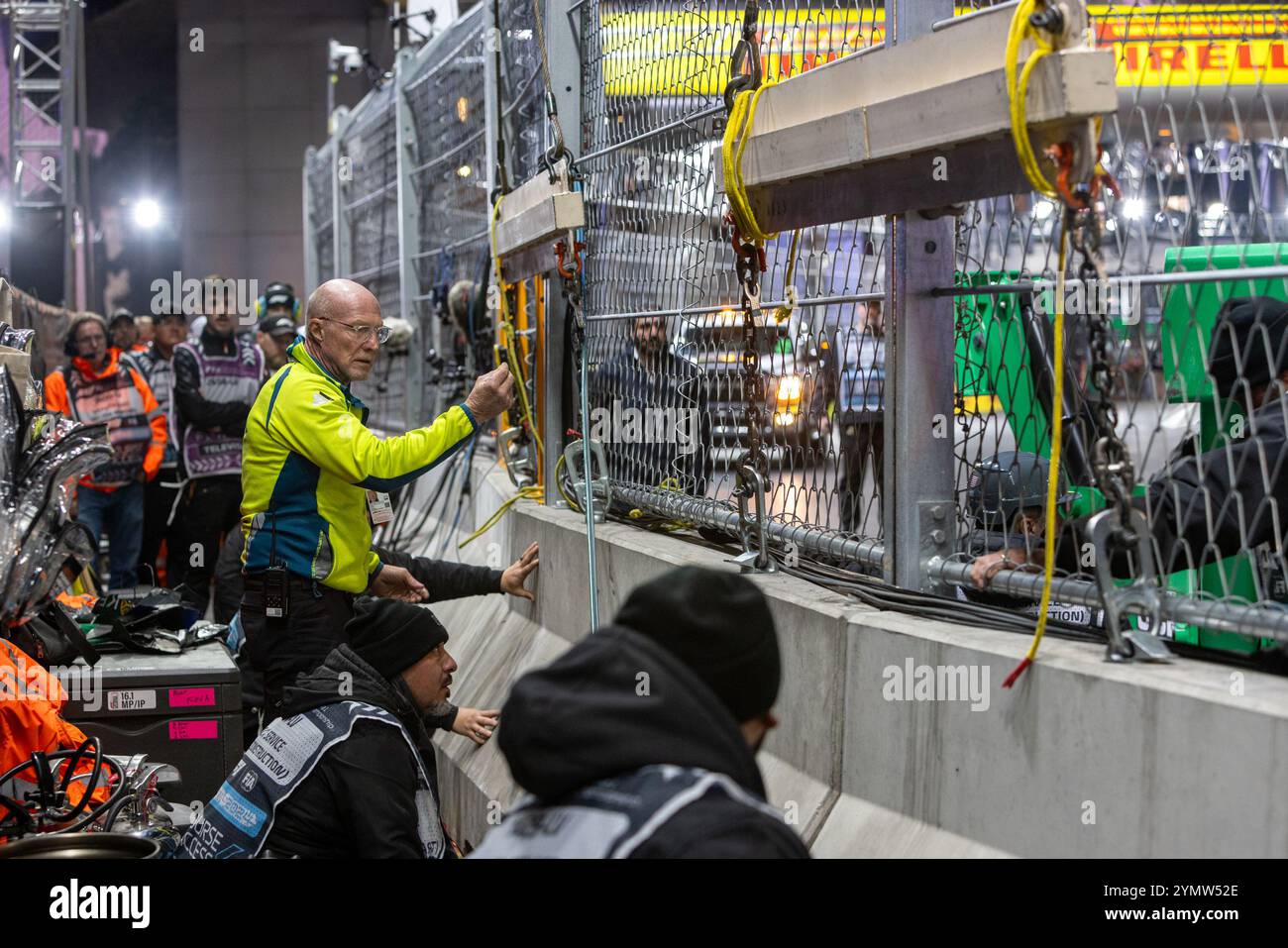 Las Vegas, USA. 22nd Nov, 2024. Formula 1 staff work to repair the ...