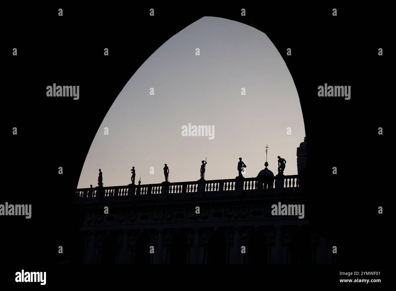 Silhouette background city many hi-res stock photography and images - Alamy
