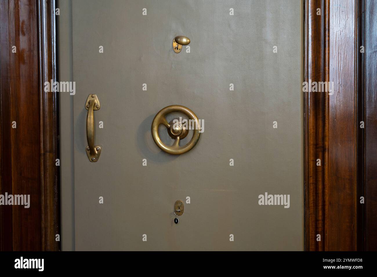 Antique safe and vault hi-res stock photography and images - Alamy