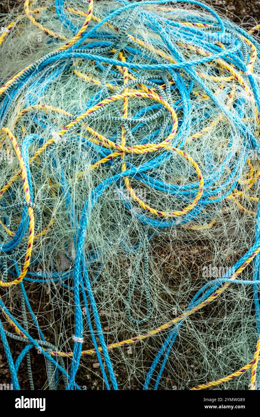 Intertwined rope hi-res stock photography and images - Alamy