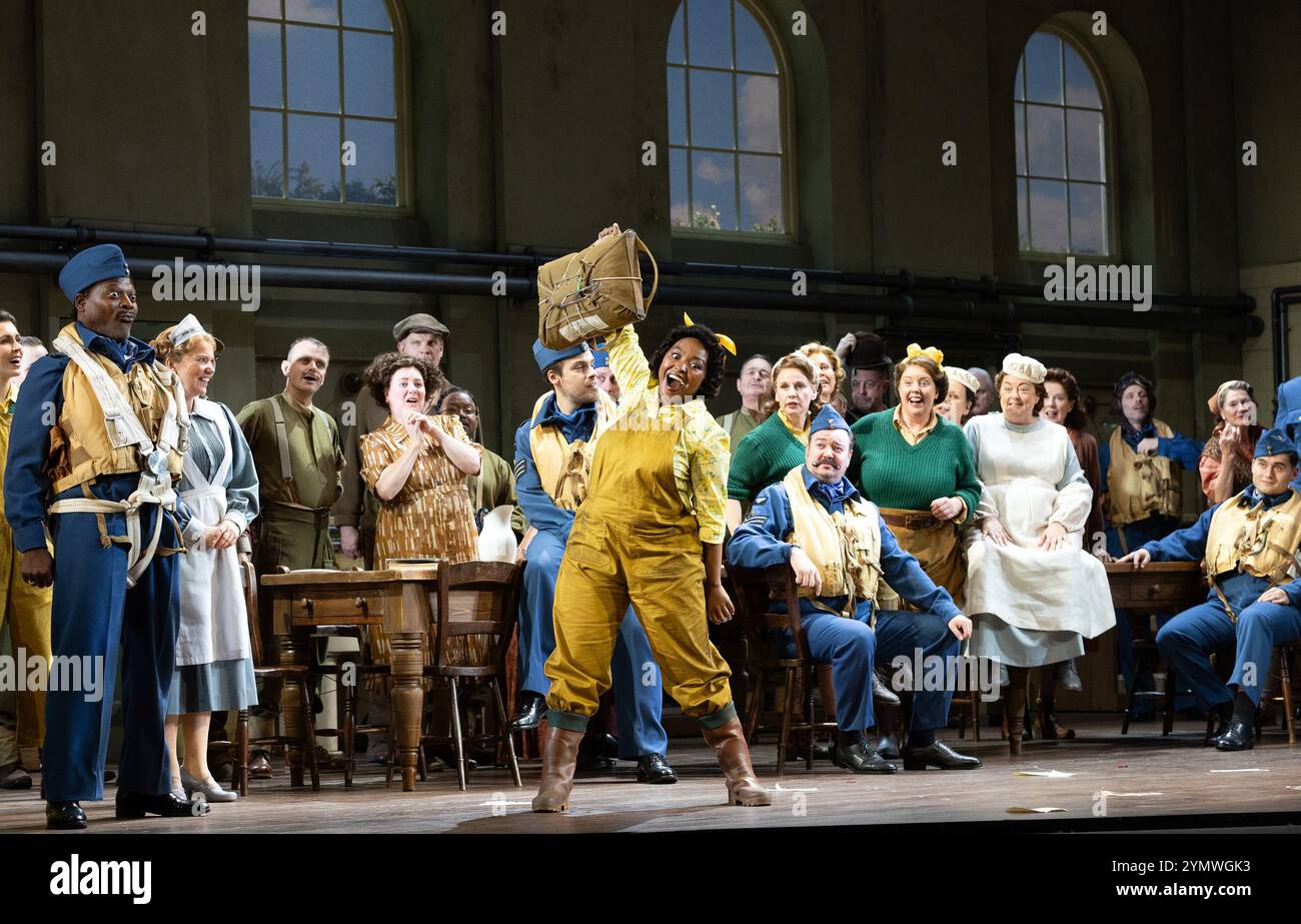 centre: Segomotso Masego Shupinyaneng (Gianetta) in THE ELIXIR OF LOVE ...