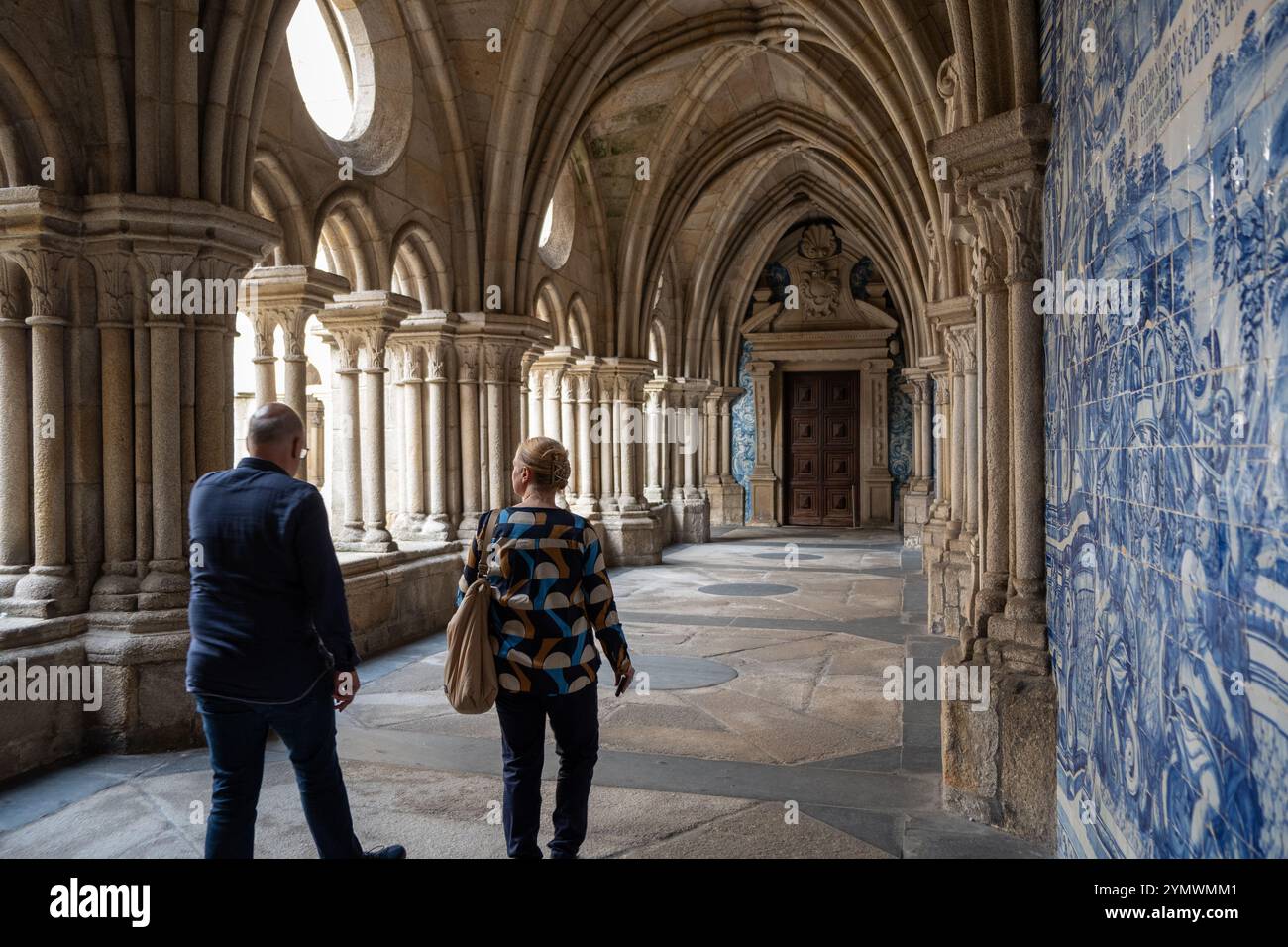 tourists visiting the interior of The Porto Cathedral (Sé do Porto Stock Photo - Alamy
