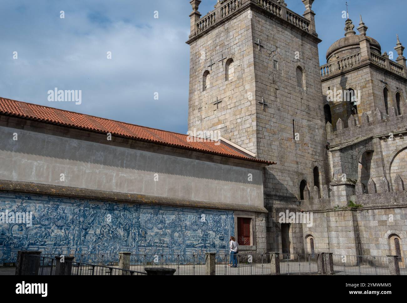 Inner Courtyard of Porto Cathedral, Sé do Porto, Historic Travel Destination Stock Photo - Alamy