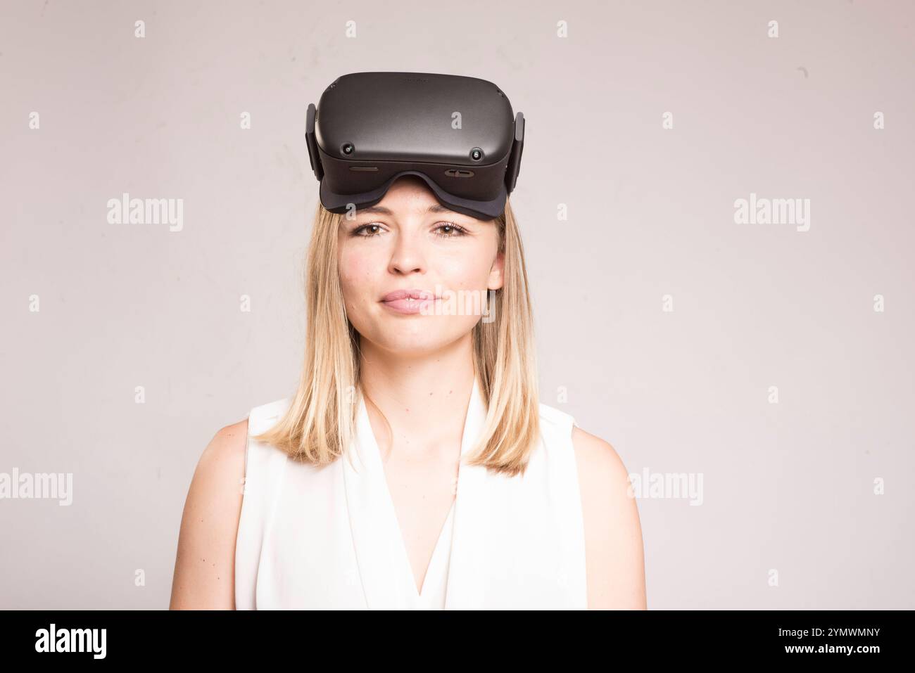 Virtual reality mapped and realized in eyeglasses Virtual reality mapped in eyeglasses Stock ...