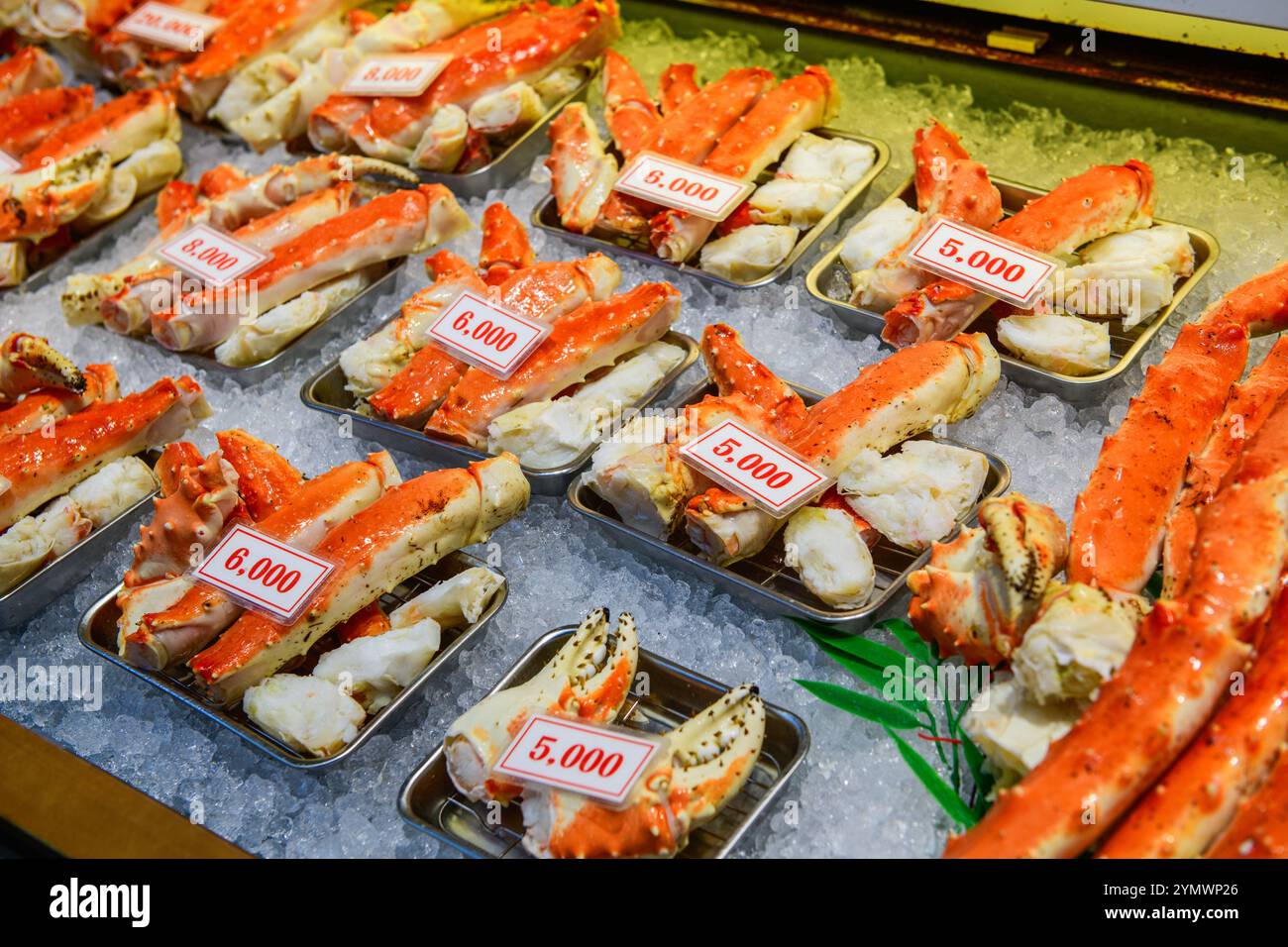 taraba crab or king crab at local store in japanese fresh market Stock ...