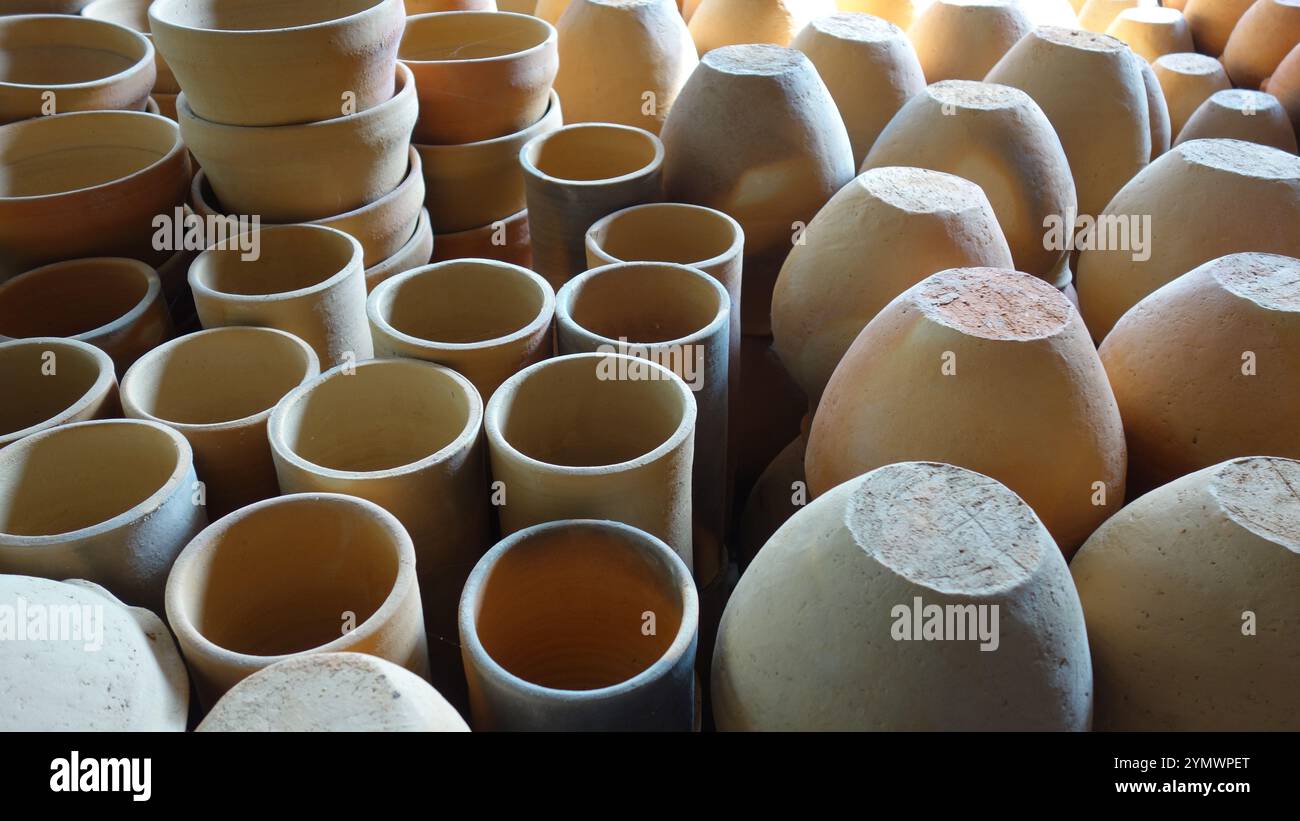 Pottery Shop. Clay Craft. Handcrafts from Oaxaca Stock Photo - Alamy