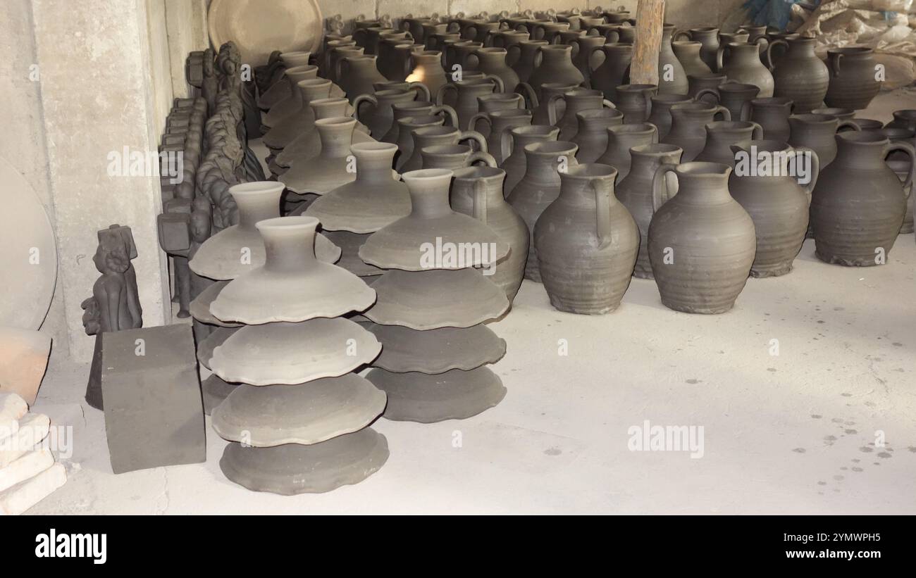 Pottery Shop. Clay Craft. Handcrafts from Oaxaca Stock Photo - Alamy