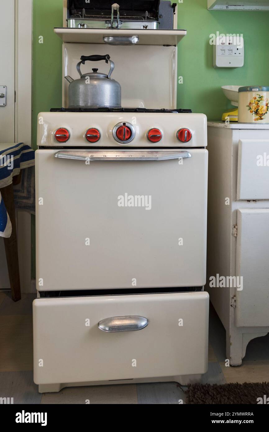 Kettle uk hi-res stock photography and images - Alamy