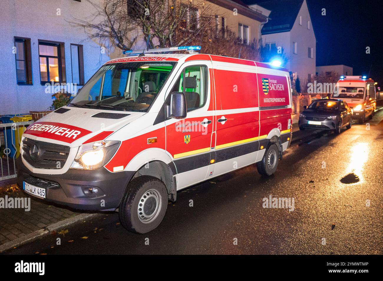 Delitzsch - Ein Verletzer bei Dachstuhlbrand: Feuerwehr rückt mit Drehleiter an 19.11.2024 gegen ...
