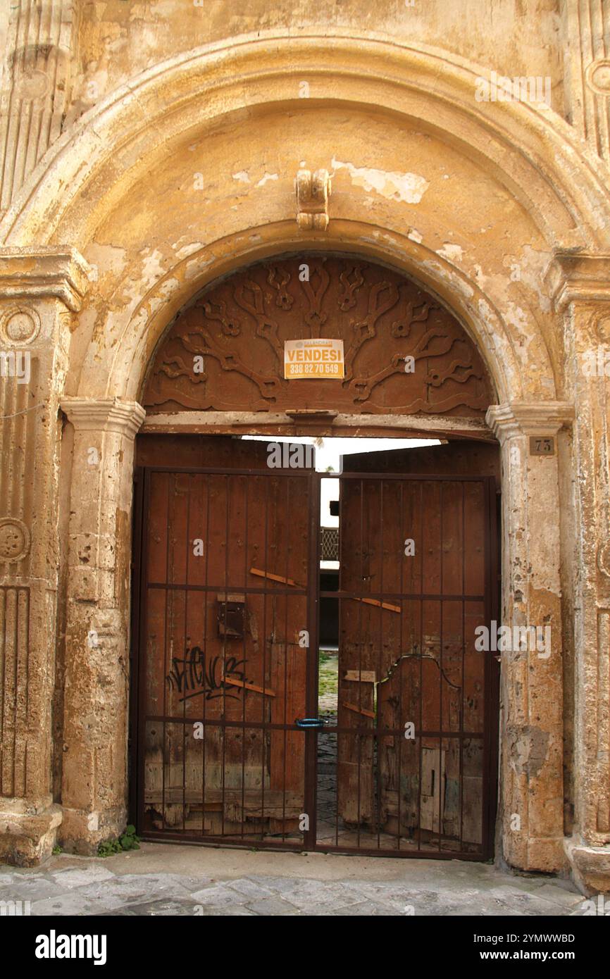 Beautiful italian stone archway hi-res stock photography and images - Alamy
