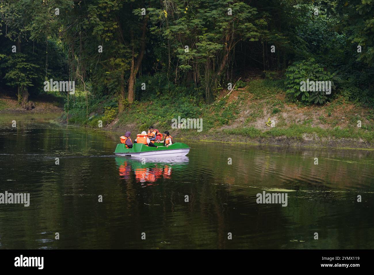 Boating at the King's Lake of Kolkata's iconic Acharya Jagadish Chandra ...