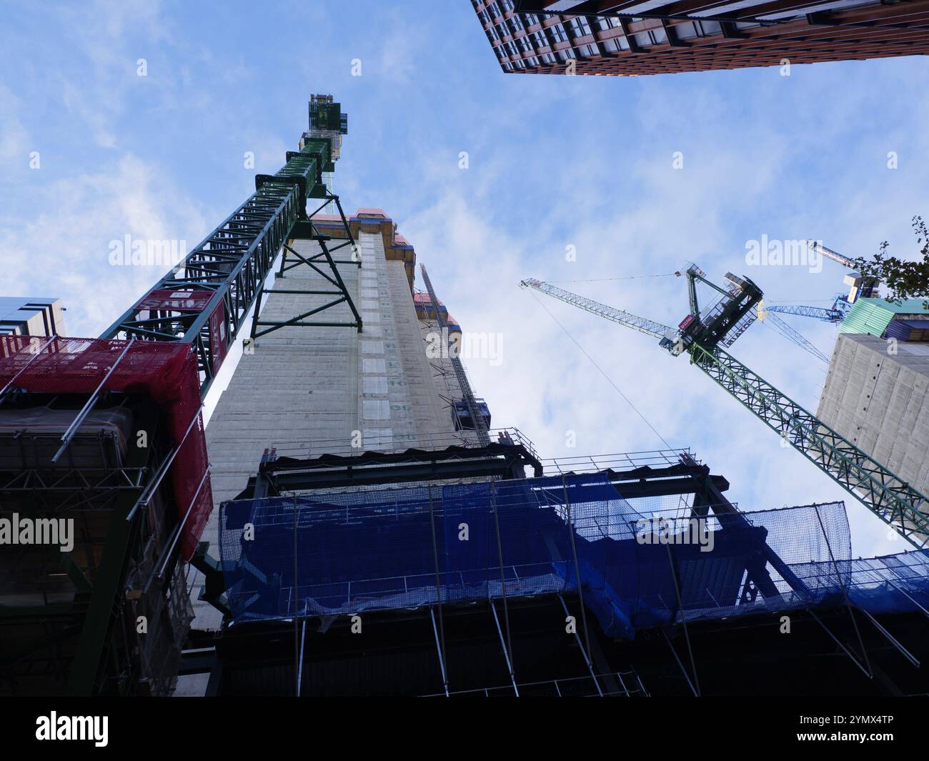 Building works with cranes at 2 Finsbury Avenue, Broadgate, a 38 storey ...