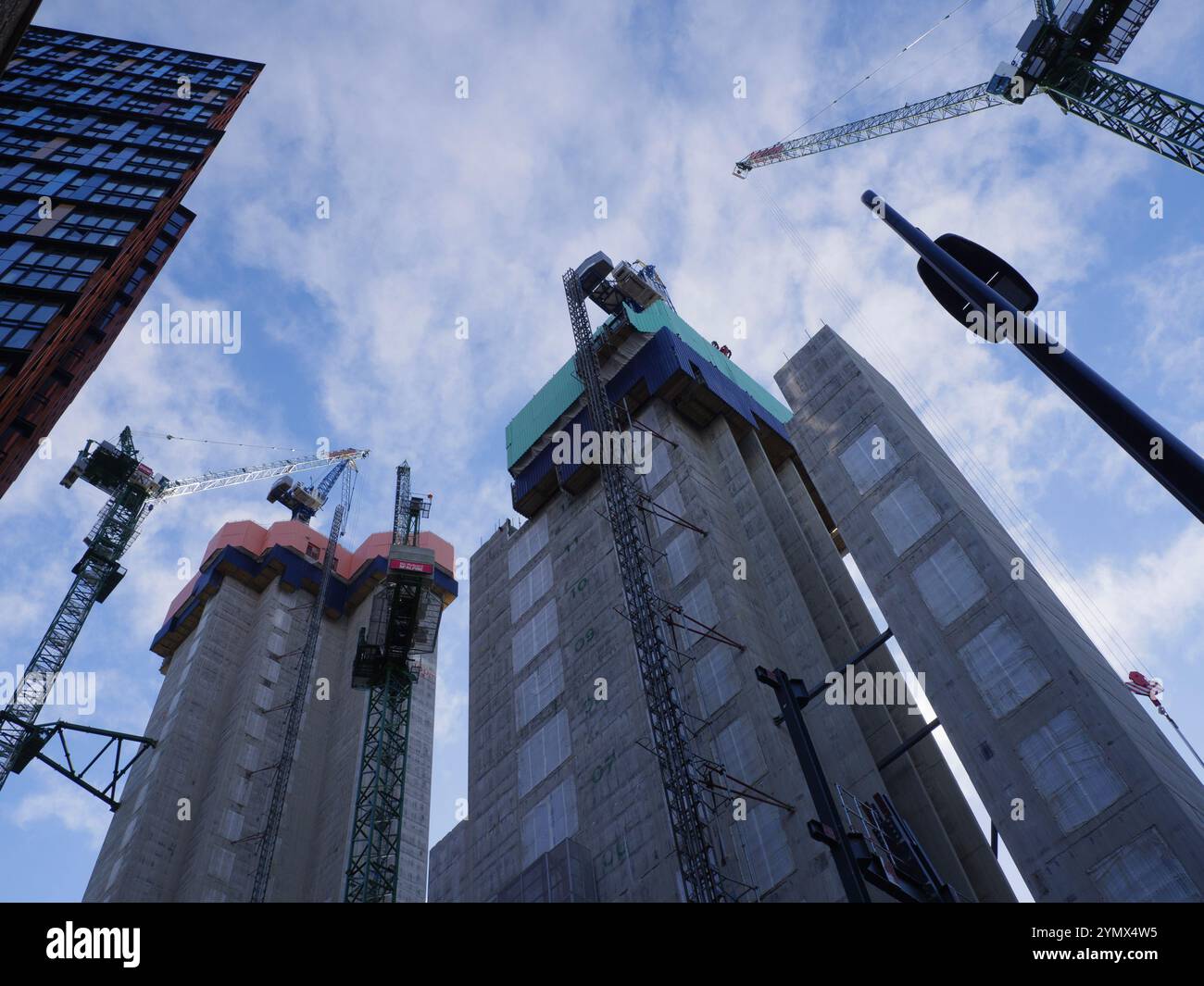 2 storey crane hi-res stock photography and images - Alamy
