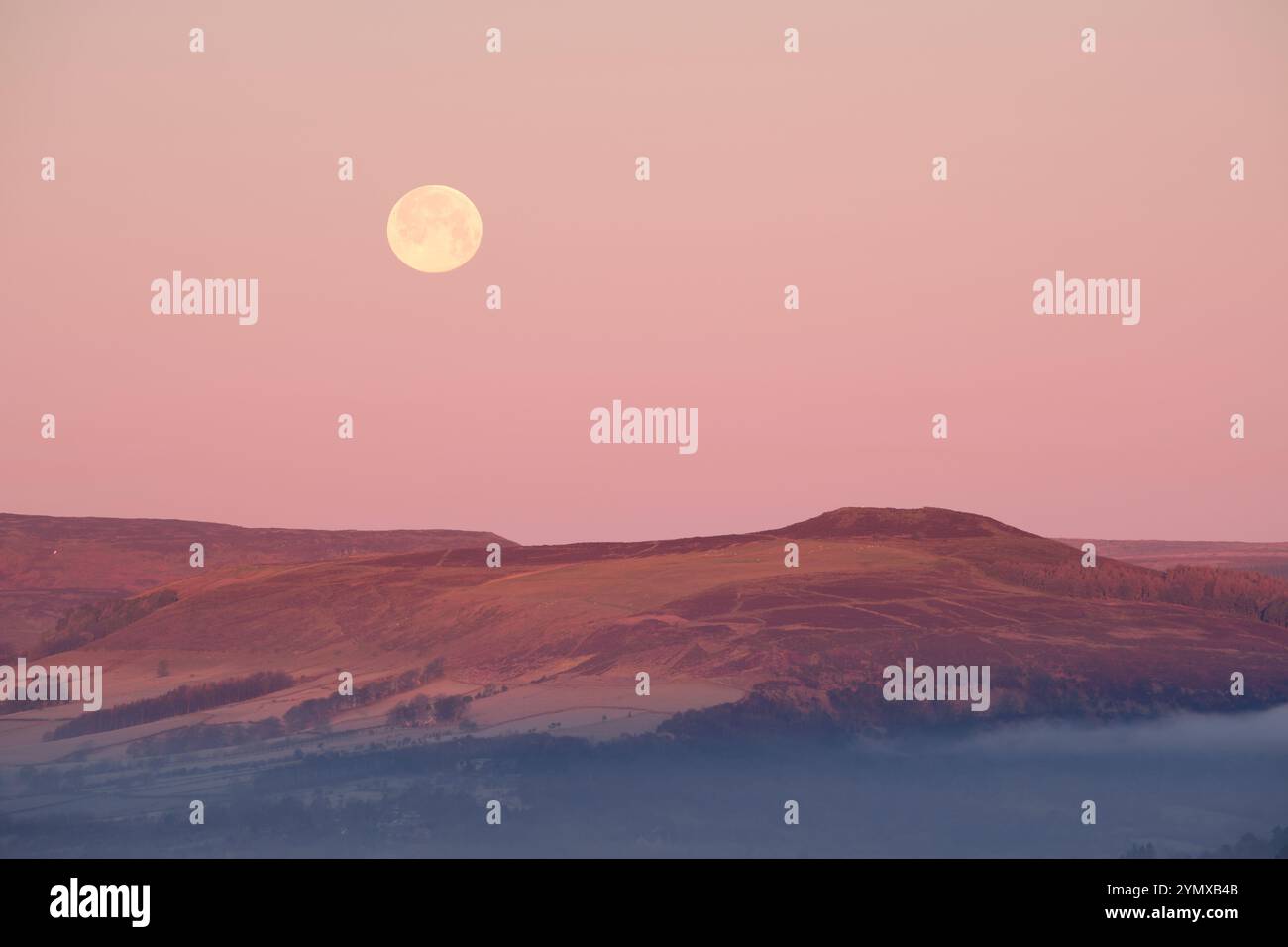 Full moon over landscape uk hi-res stock photography and images - Alamy