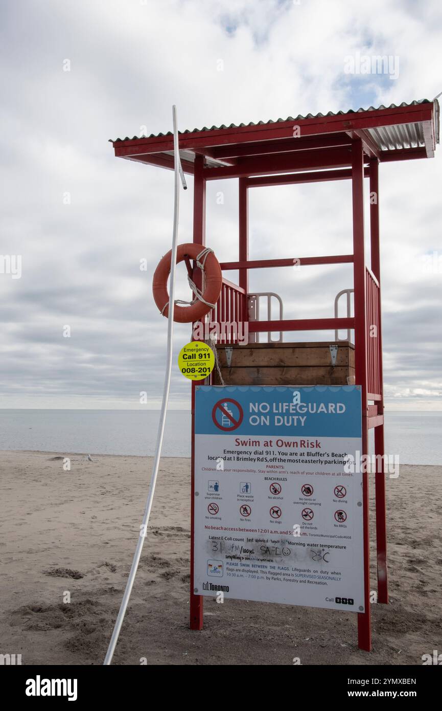 Lifeguard station at Bluffer's Park Beach in Scarborough,Toronto ...