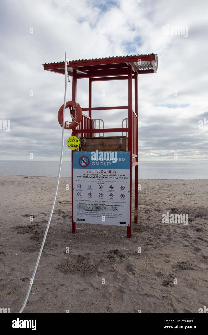 Lifeguard station at Bluffer's Park Beach in Scarborough,Toronto ...