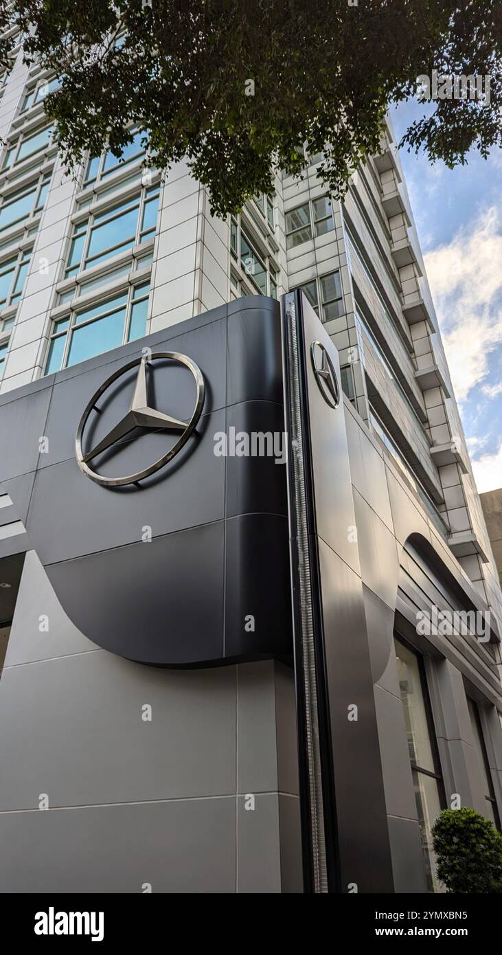 Car store commercial sign with Mercedes-Benz logo Stock Photo - Alamy
