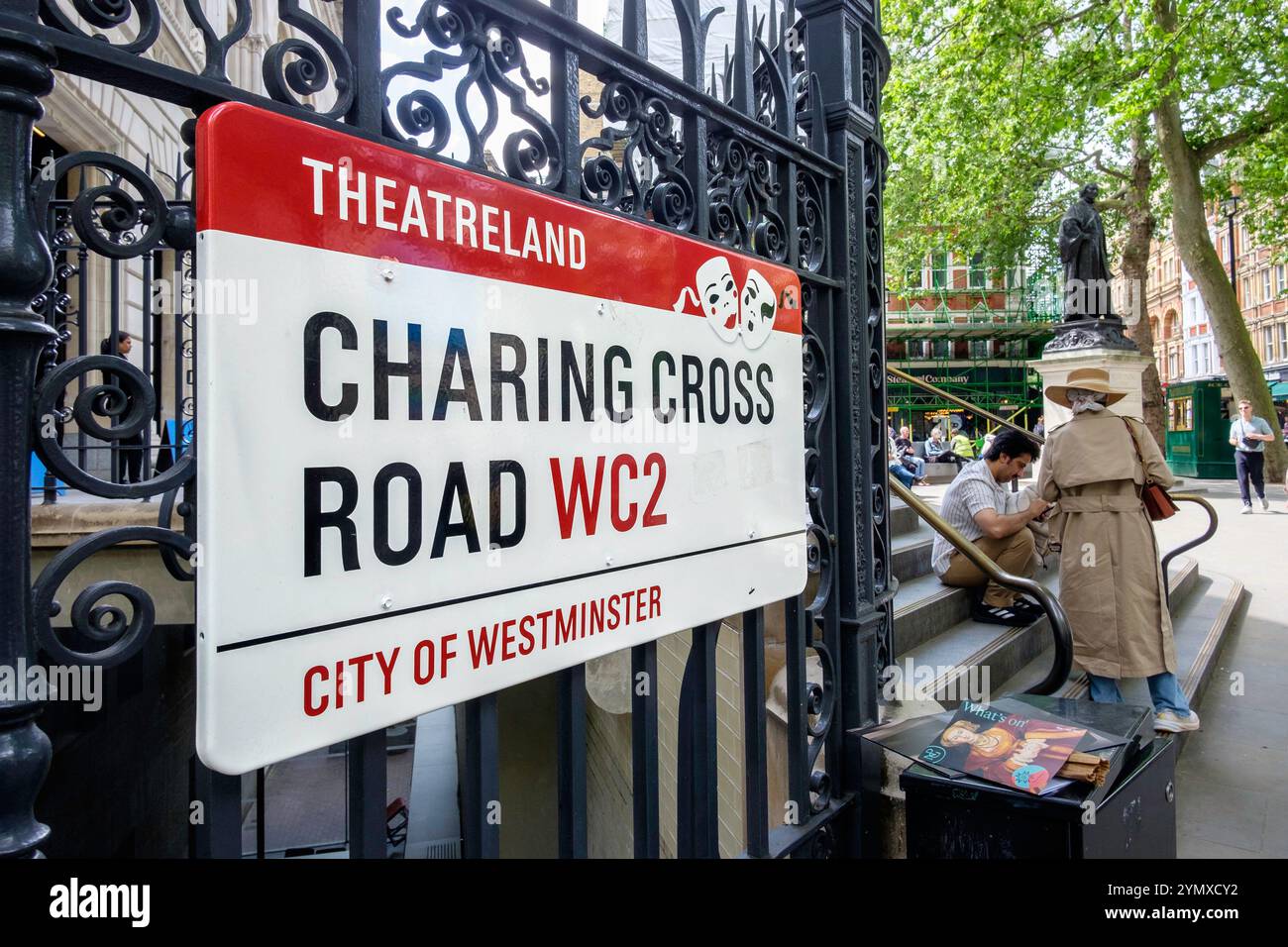 London charing cross road hi-res stock photography and images - Alamy