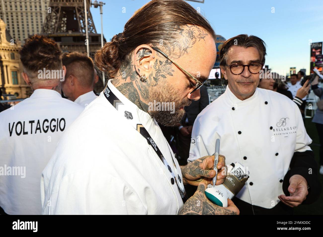 Las Vegas, NV, USA. 22nd Nov, 2024. Chef JT Steel (L) signs a Shoey ...