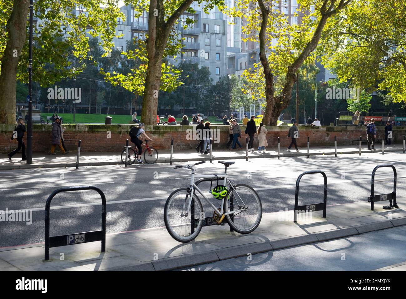 Opposite people hi-res stock photography and images - Alamy