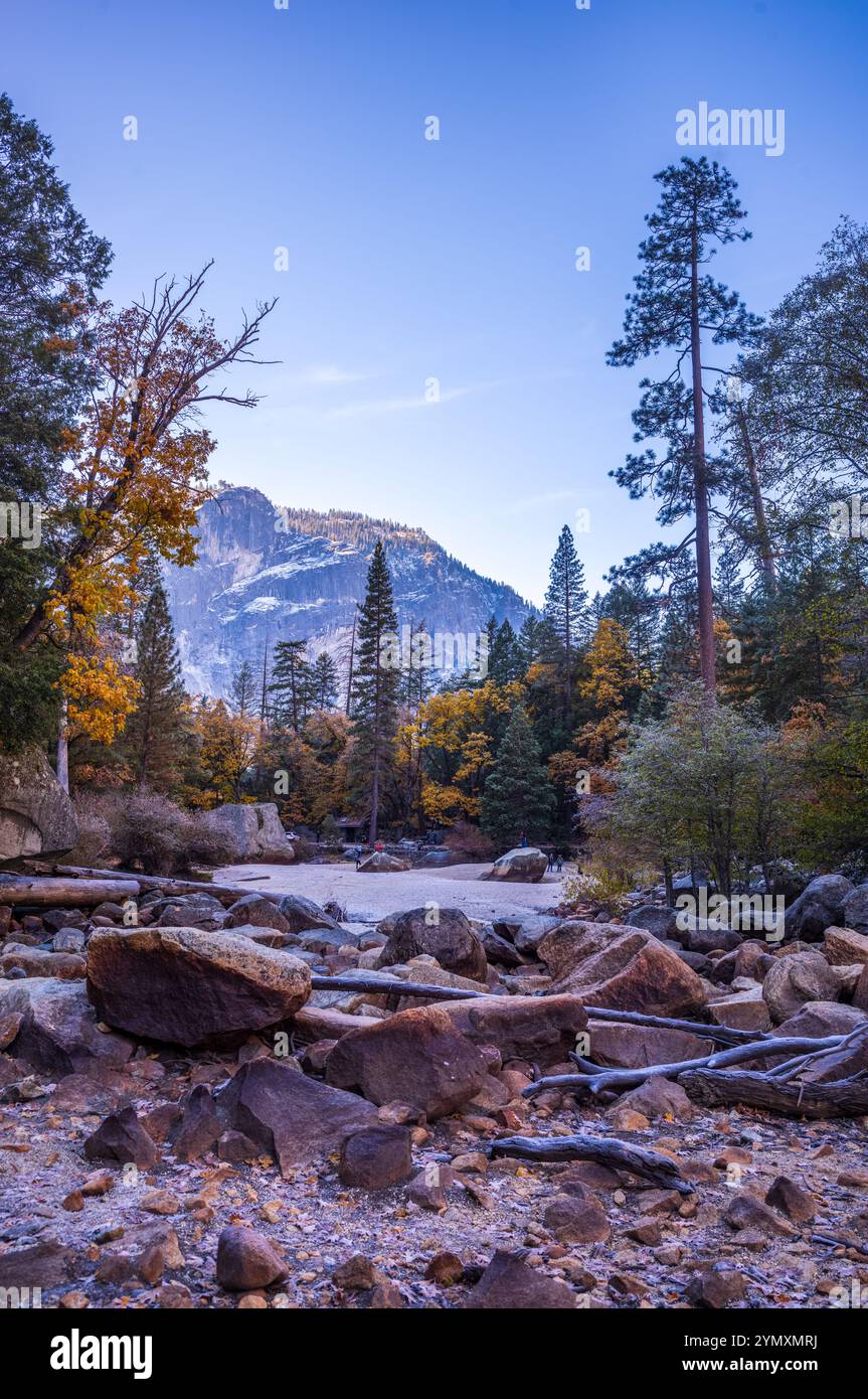 Chilled November mornings in Yosemite - Majestic mountains, quiet ...