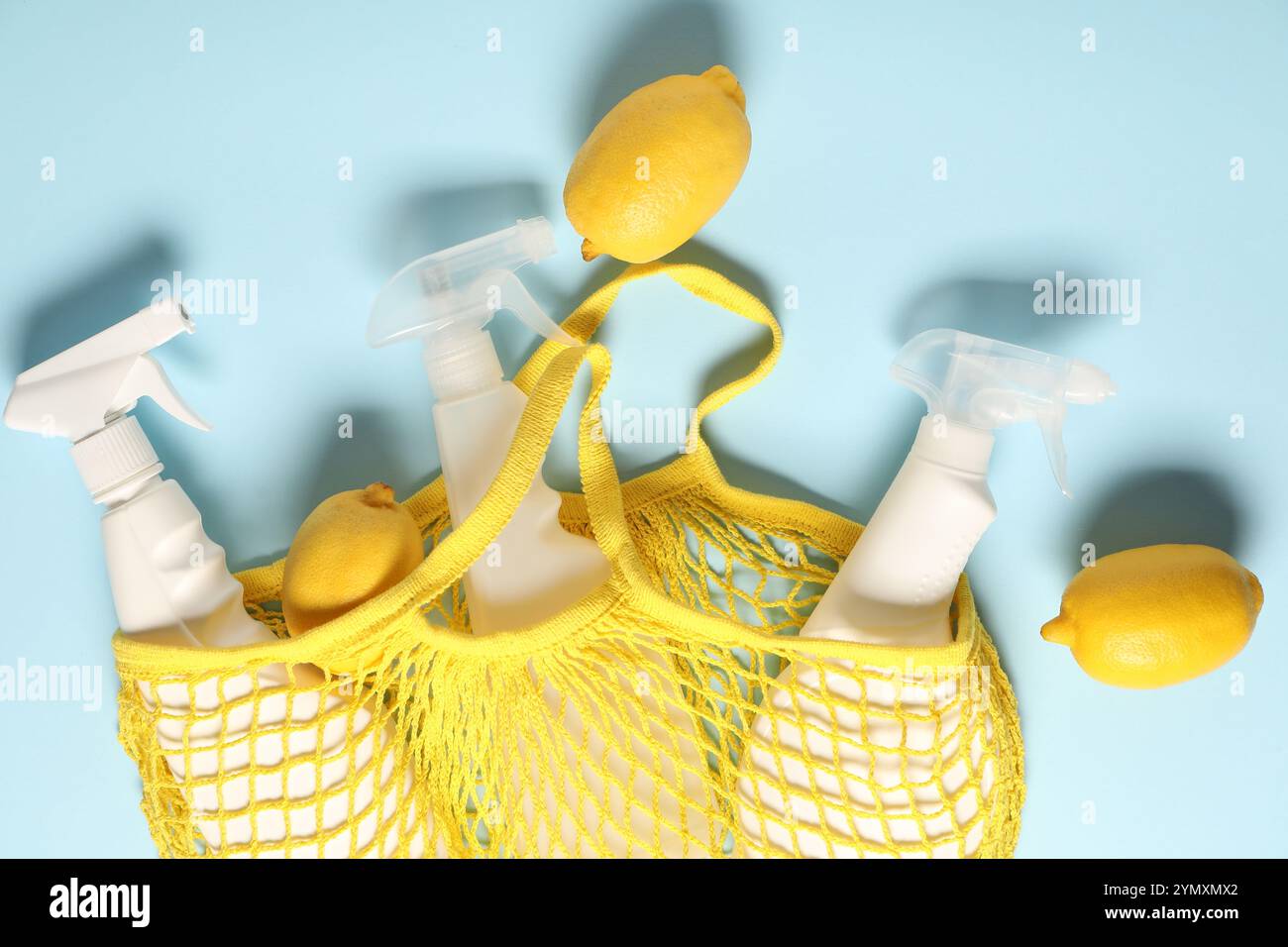 Lemons in yellow mesh hi-res stock photography and images - Alamy