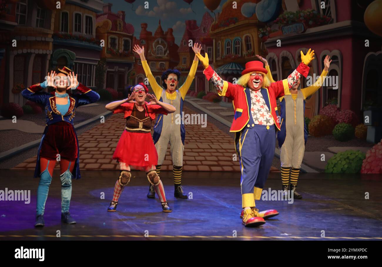 Chennai, India. 23rd Nov, 2024. Artists dressed as clowns perform on ...