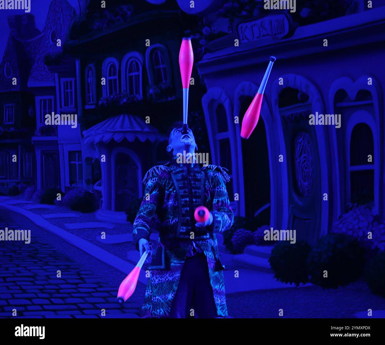 Chennai, India. 23rd Nov, 2024. Artists dressed as clowns perform on ...