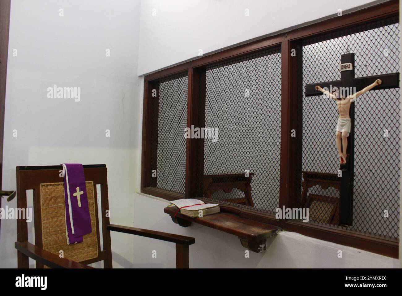 Confessional in a catholic church hi-res stock photography and images ...
