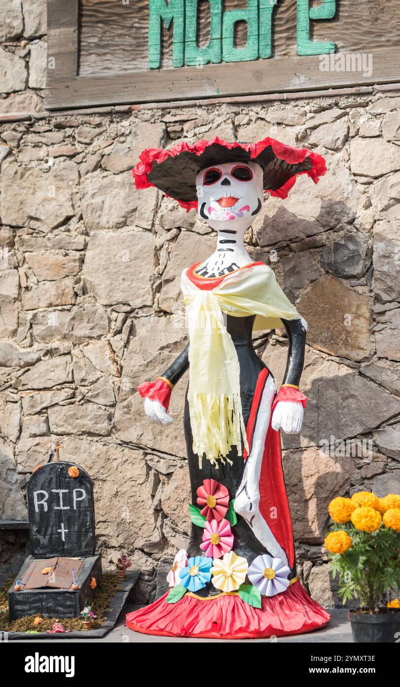 Dead figure hi-res stock photography and images - Alamy