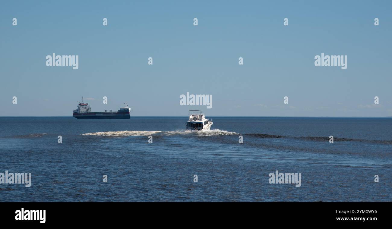 Lake Superior boat traffic Stock Photo - Alamy