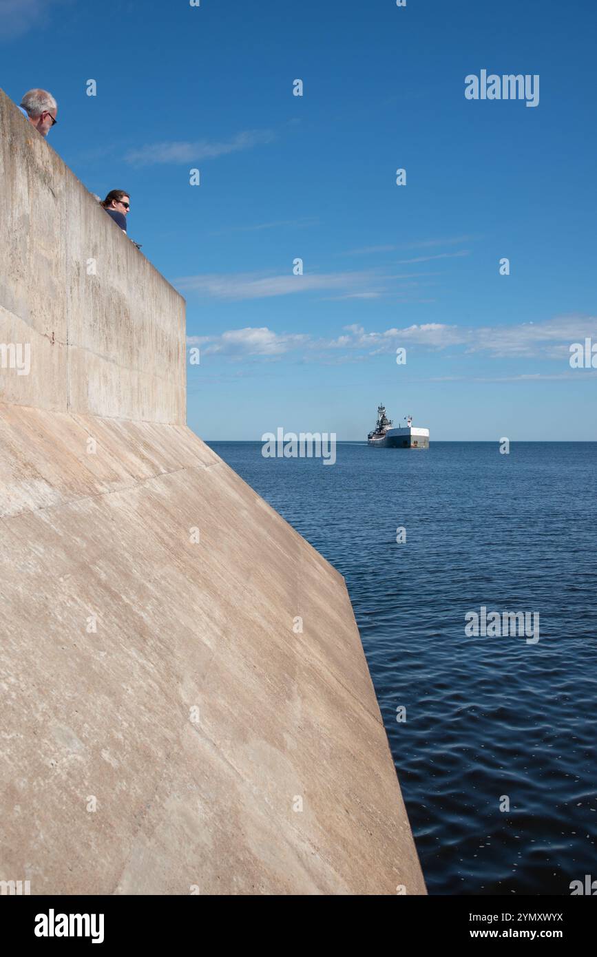 Great Lakes freighter, Maumee, pulling into the Duluth, Minnesoata ...
