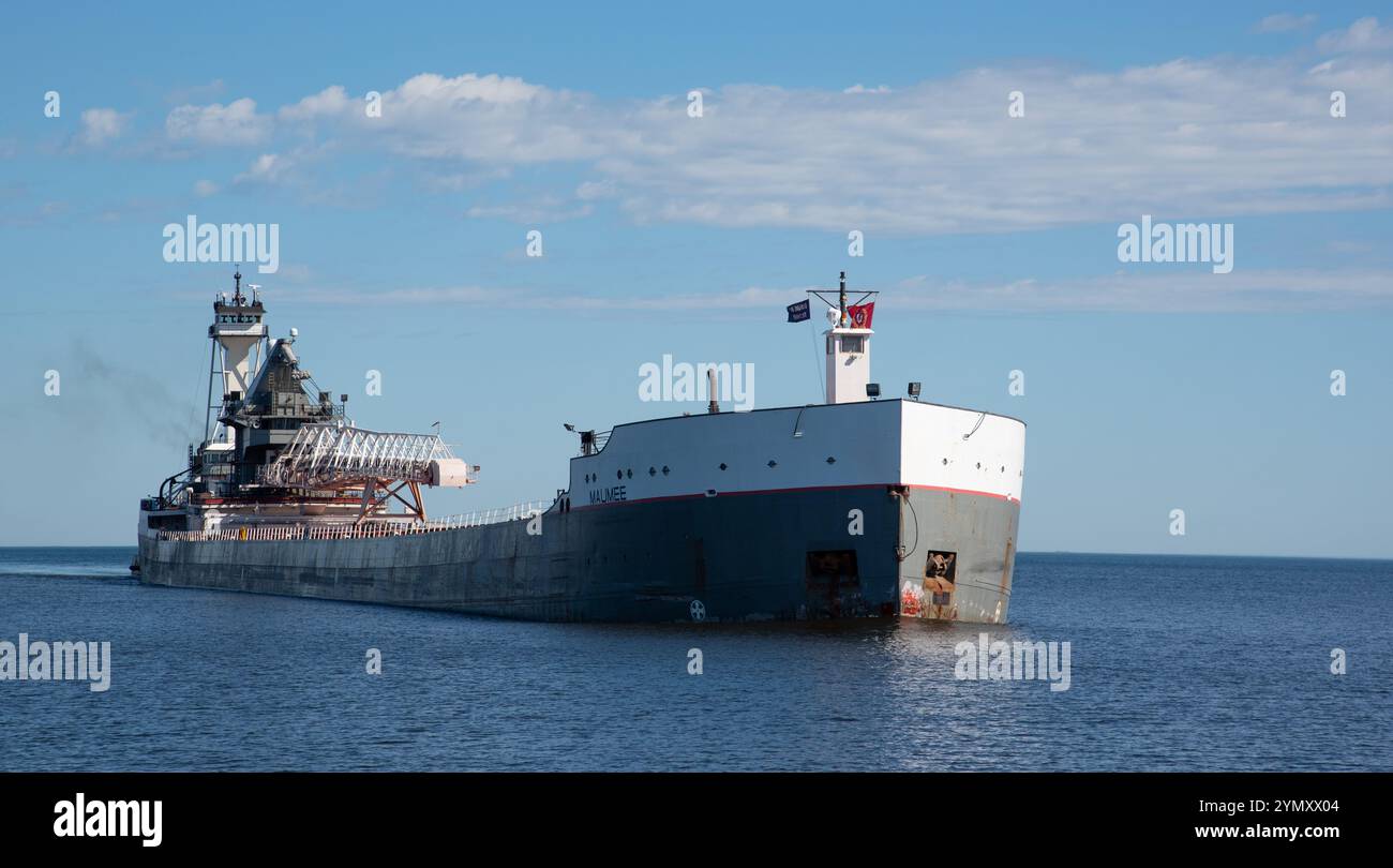 Great Lakes freighter, Maumee, pulling into the Duluth, Minnesoata ...