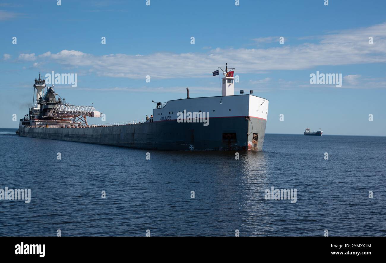 Great Lakes freighter, Maumee, pulling into the Duluth, Minnesoata ...