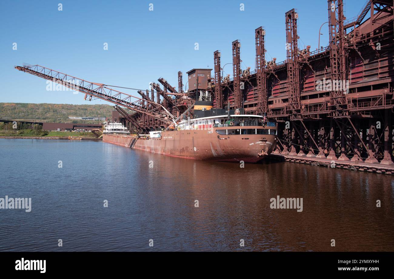 Ore docks loading iron taconite hi-res stock photography and images - Alamy