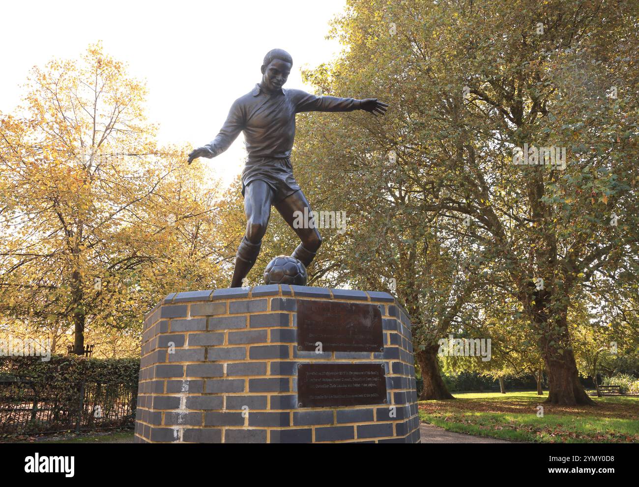 Statue of Laurie Cunningham, the 1st black footballer to play for ...